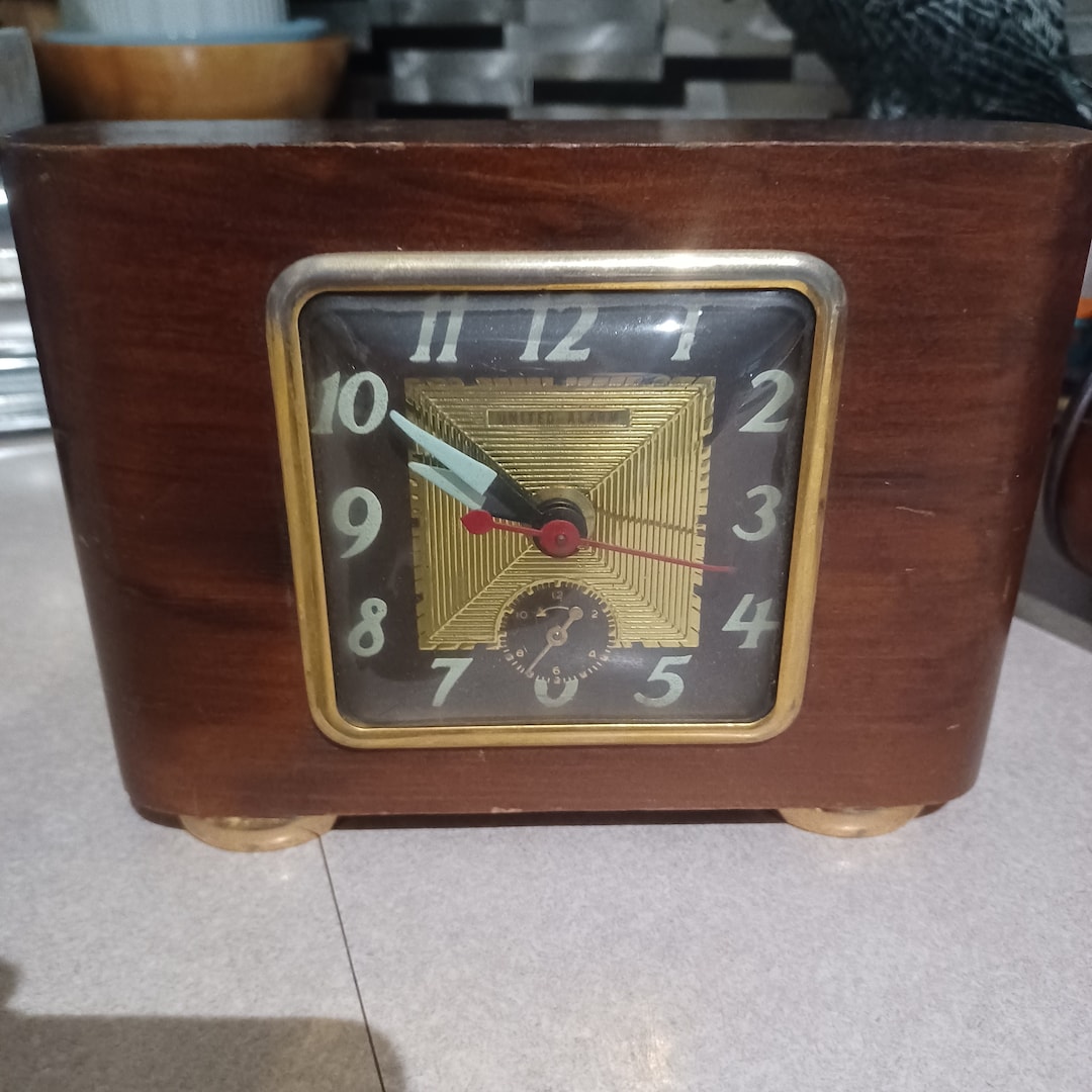 Vintage 1930s United Plug in Bubble Glass Alarm Clock W / Wooden Case ...