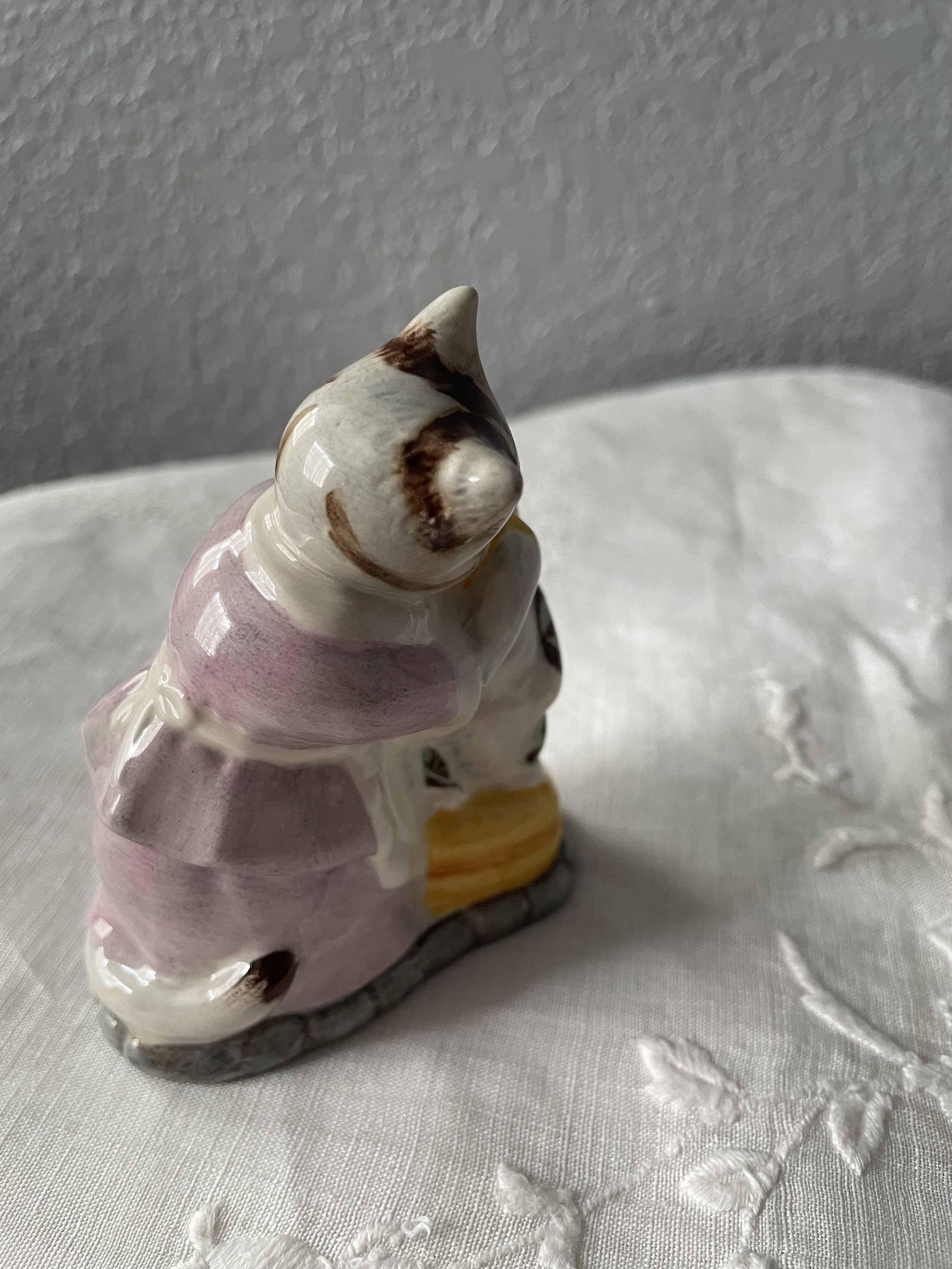 Royal Doulton Beatrix Potter Tabitha Twitchit and Miss Moppet Figurine ...