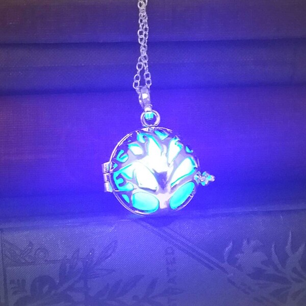 Glowing Necklace - Etsy