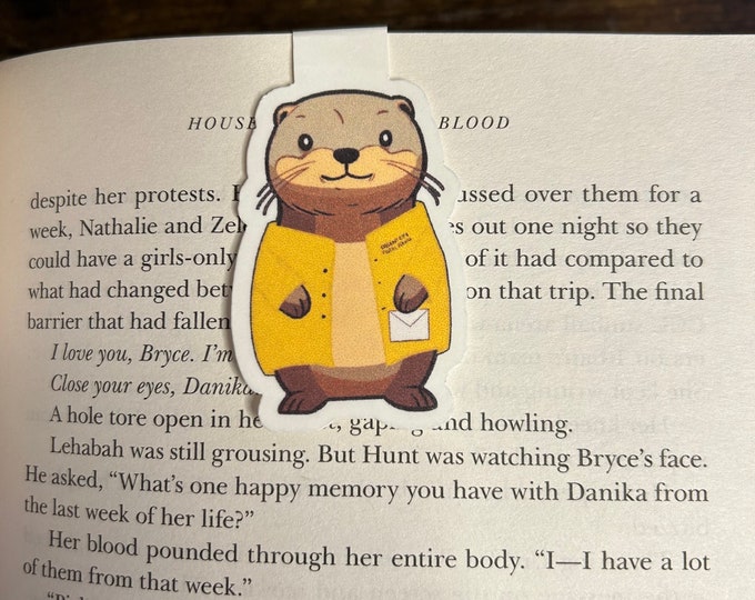 Messenger Otter Bookmark Bookish Bookmark HOSAB Crescent City - Etsy