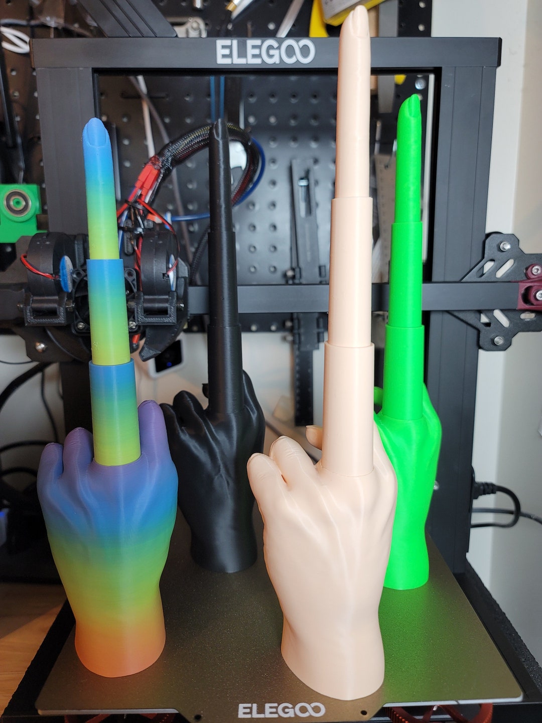 Collapsing Middle Finger | Gag Gift | Desk Toy | Fun Fidget Toy | 3D ...