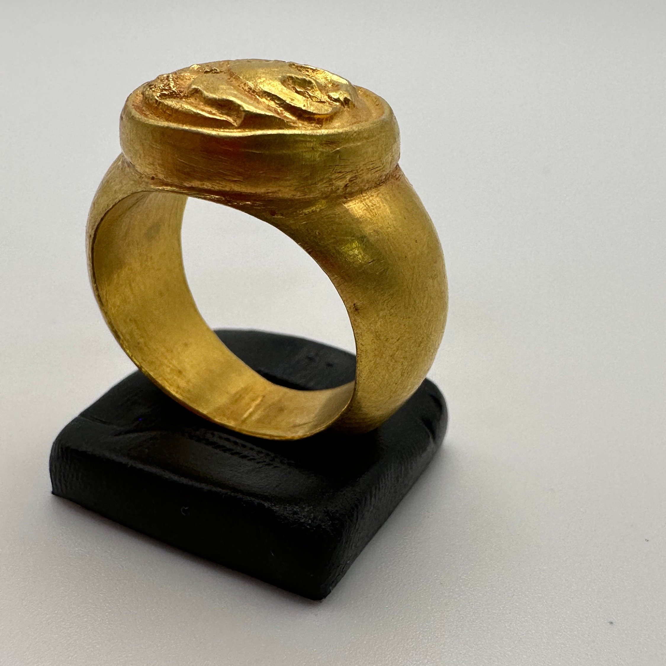 Ancient Greek Figure Head Solid High Carat Gold Finger Ring / C. 1st ...