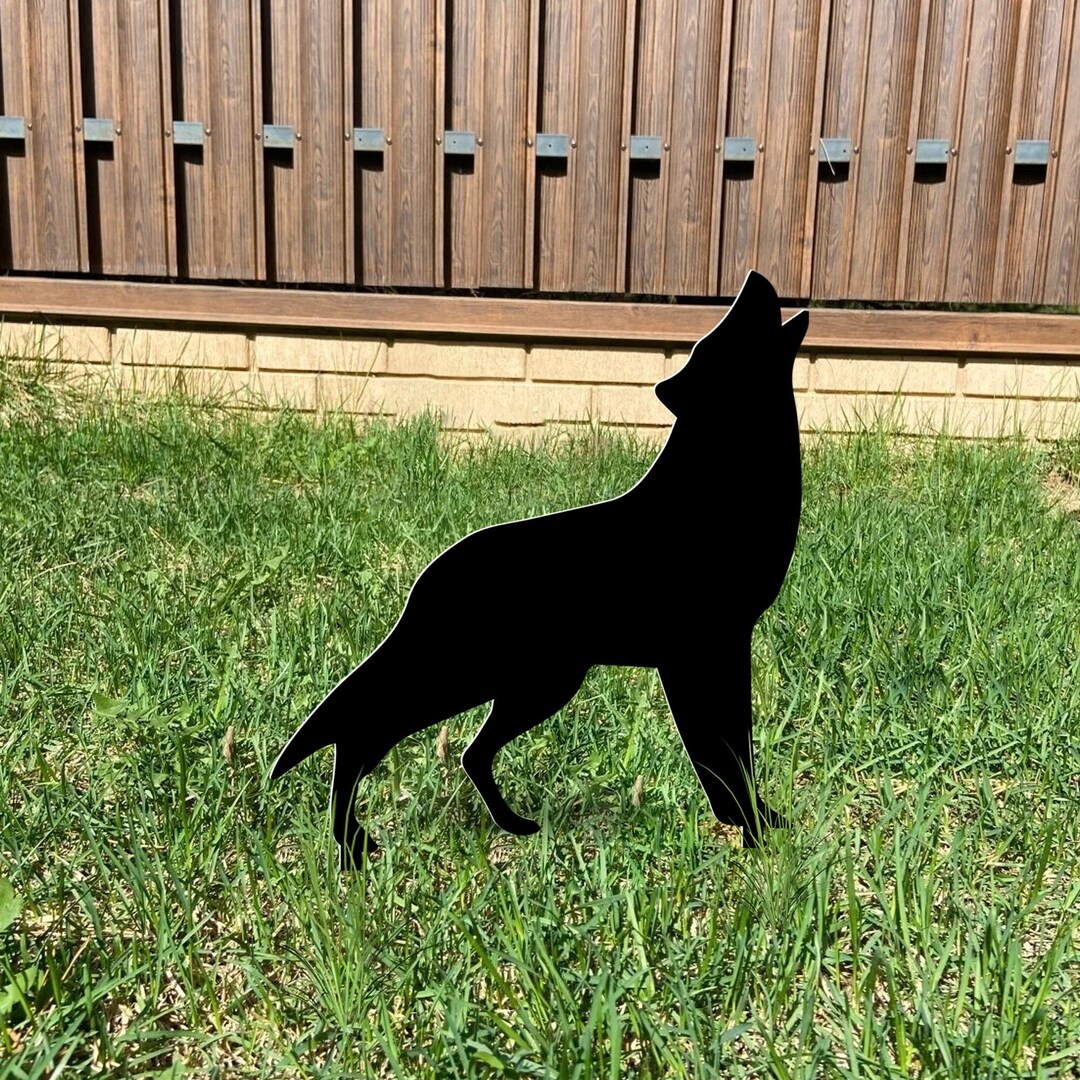 Heads up and Hissing Wolf, Rusty Yard Art Wolf, Metal Wolf Garden Stake ...