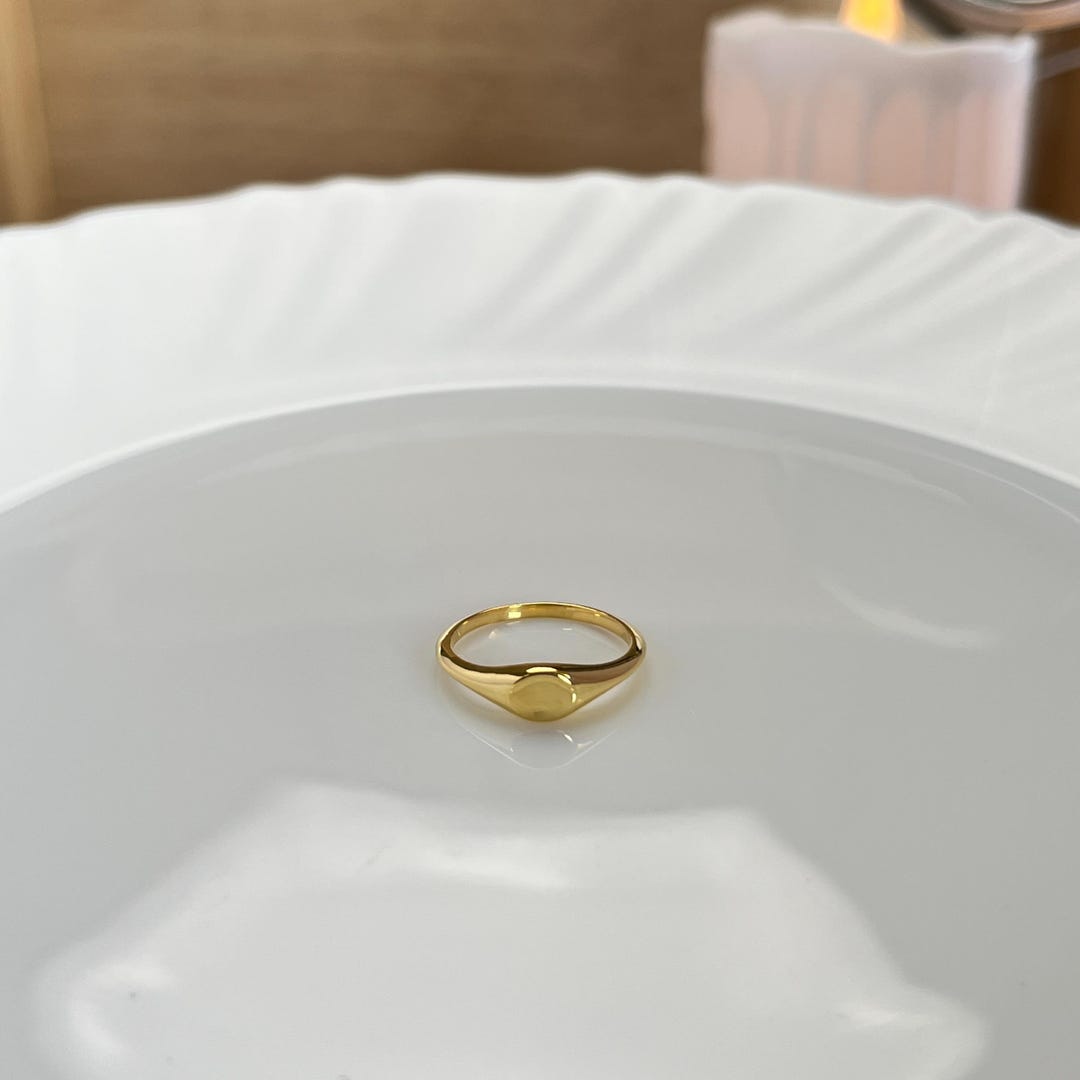 Petite Oval Signet Ring- Custom Minimalist Pinky Ring-tiny Signet Ring-simple Engraved Signet ...