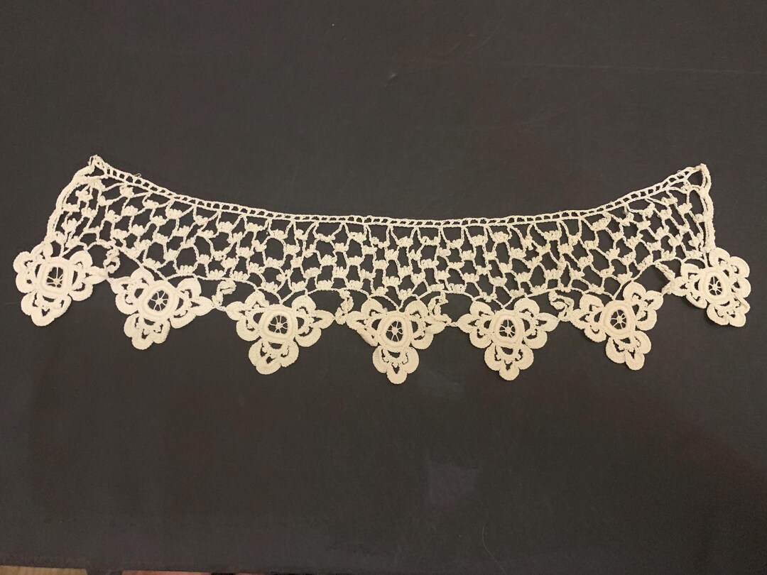 Vintage Floral Medallion Mantle Runner - Etsy