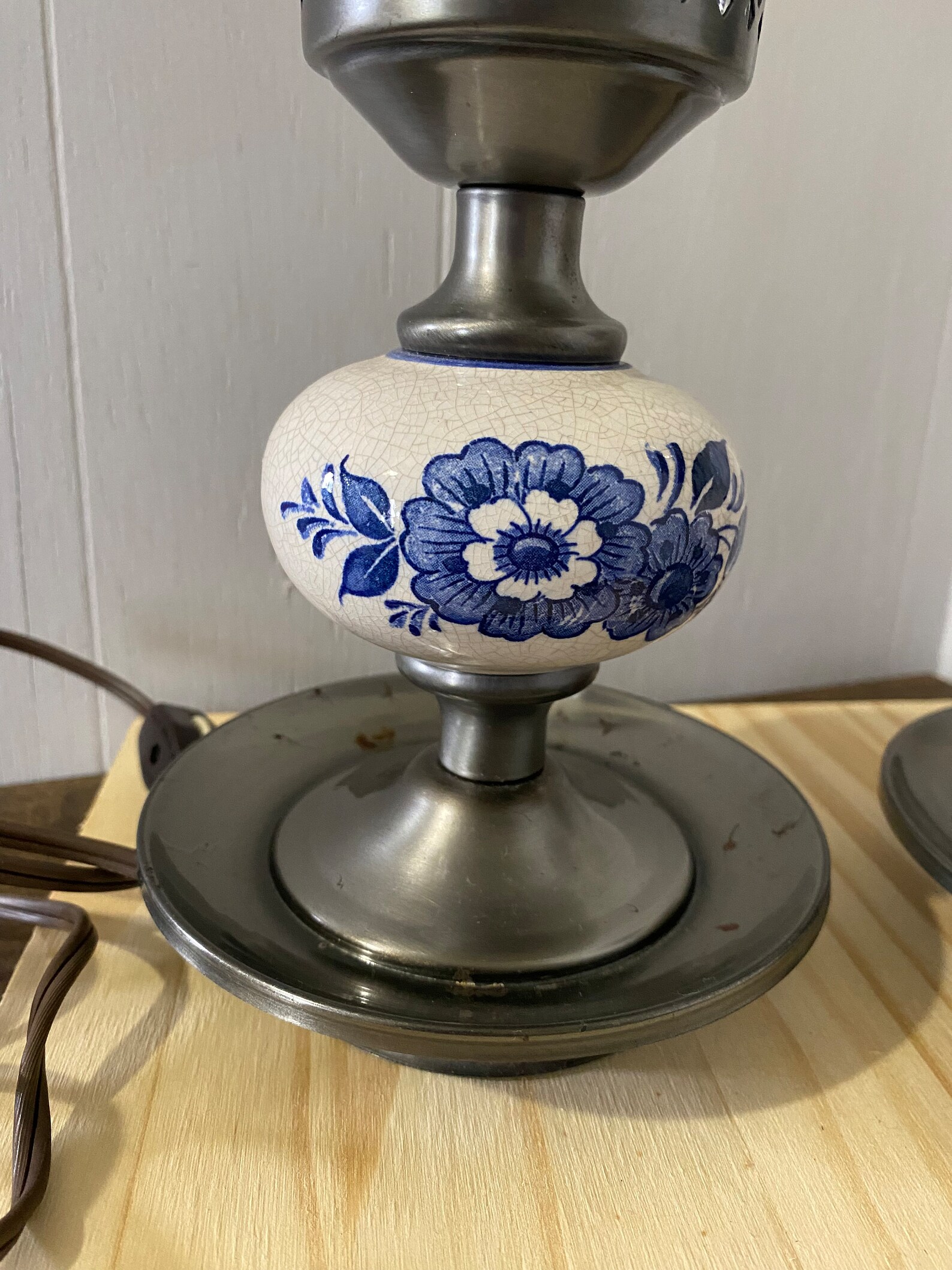 Pair of Ceramic Vintage Electric Hurricane Lamps With Metal Base White ...