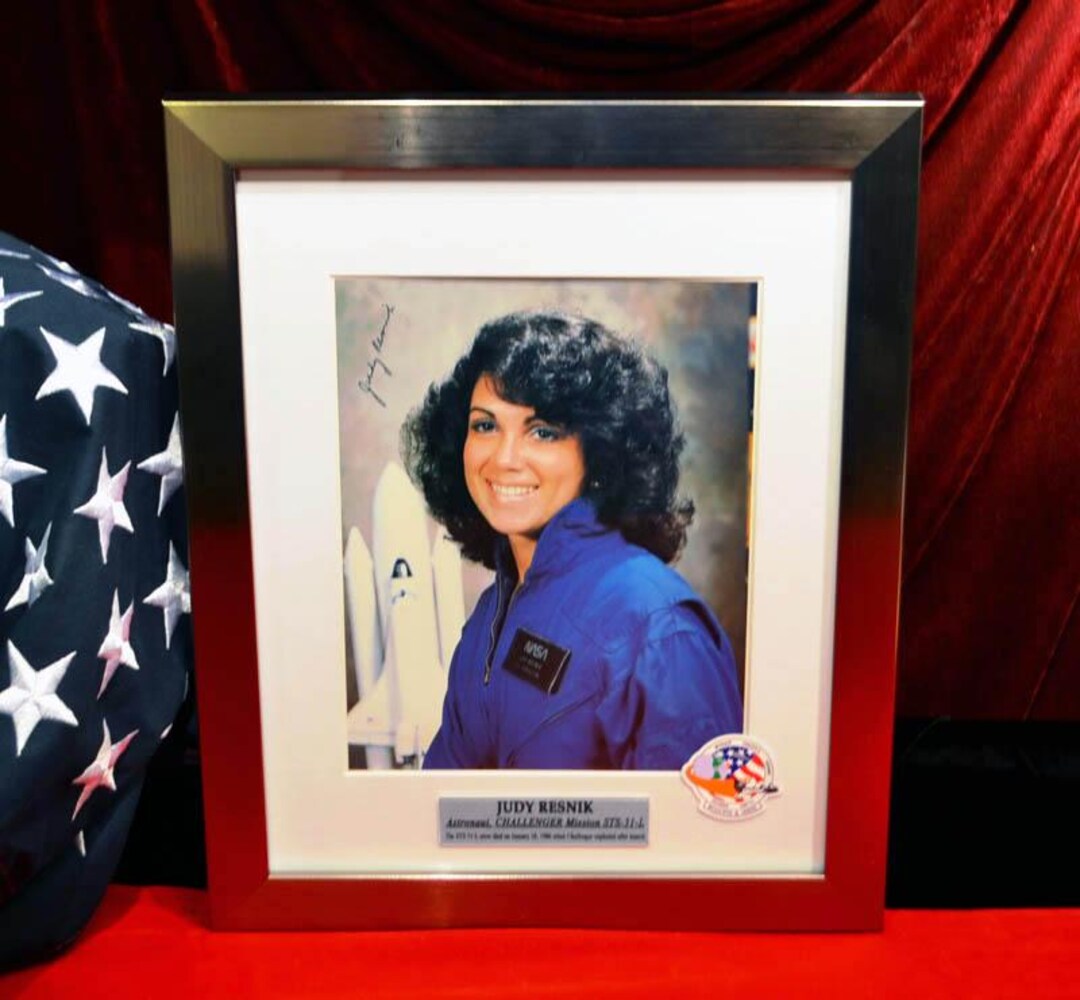 Signed JUDY RESNIK, NASA Astronaut, Autograph Photo, Coa, Uacc, Frame ...
