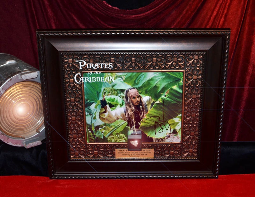 Johnny DEPP Signed Pirates of Caribbean Disney PROP Gold Nugget & Coin ...