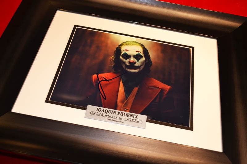 JOKER AUTOGRAPH, Joaquin Phoenix Signed, Coa, Uacc Rd228, Frame, Dvd ...