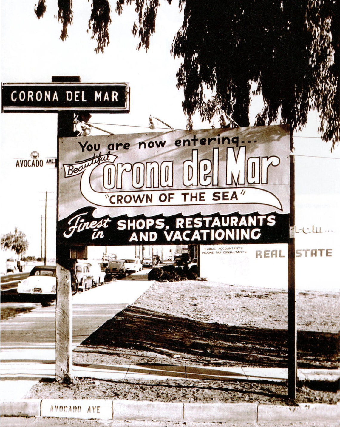 Historic Entrance Sign to Corona Del Mar in Orange County, California ...