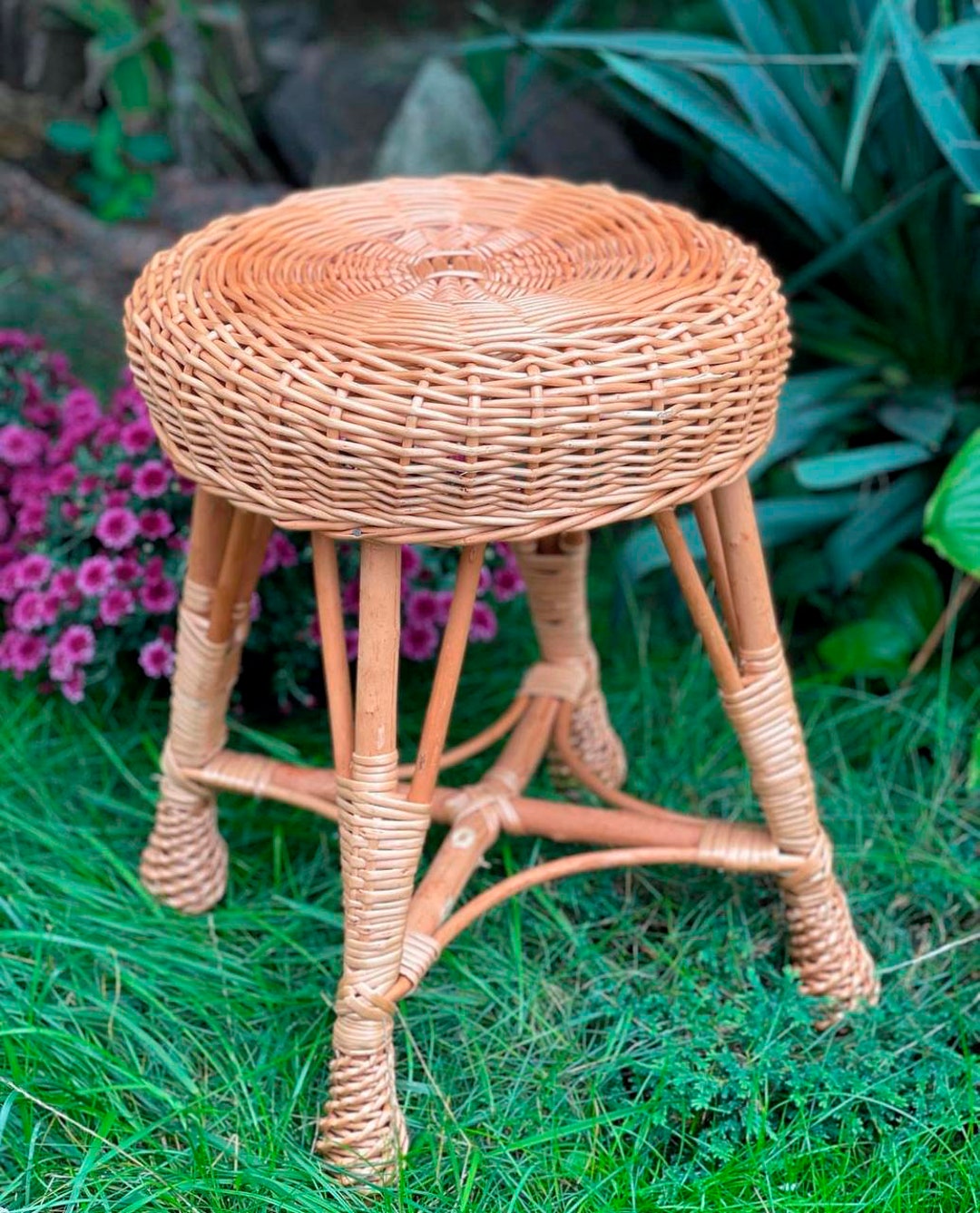 Wicker Rustic Stool Outdoor Patio Chairs Garden Chair Backyard Decor ...