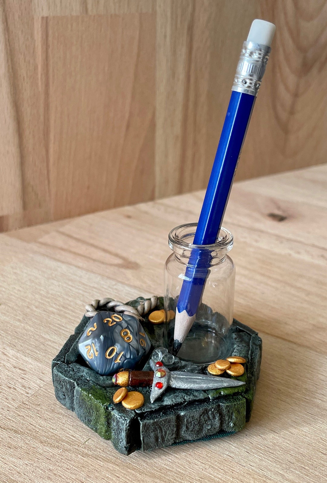 Rogue's Ransom Tabletop Gaming D20 Dice Display & Pencil - Etsy