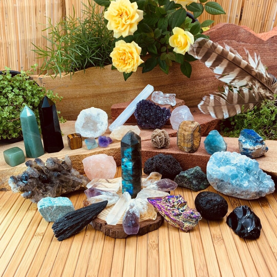 36-piece Ultimate Crystal Collectors Kit includes 3-points,2-geodes,2 ...