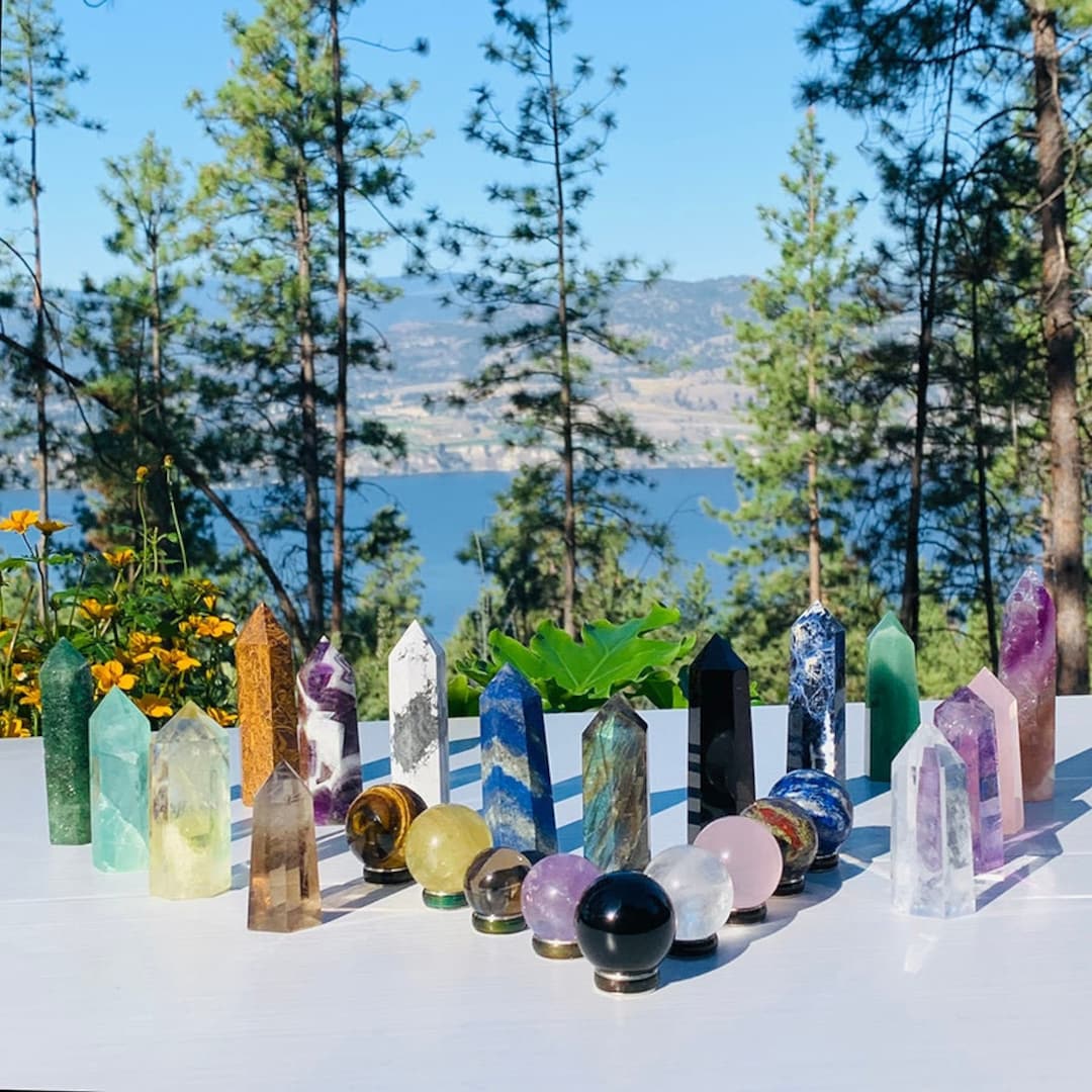 25-piece Crystal Classic Mega Kit Includes: 16 Crystal Points - 9 ...