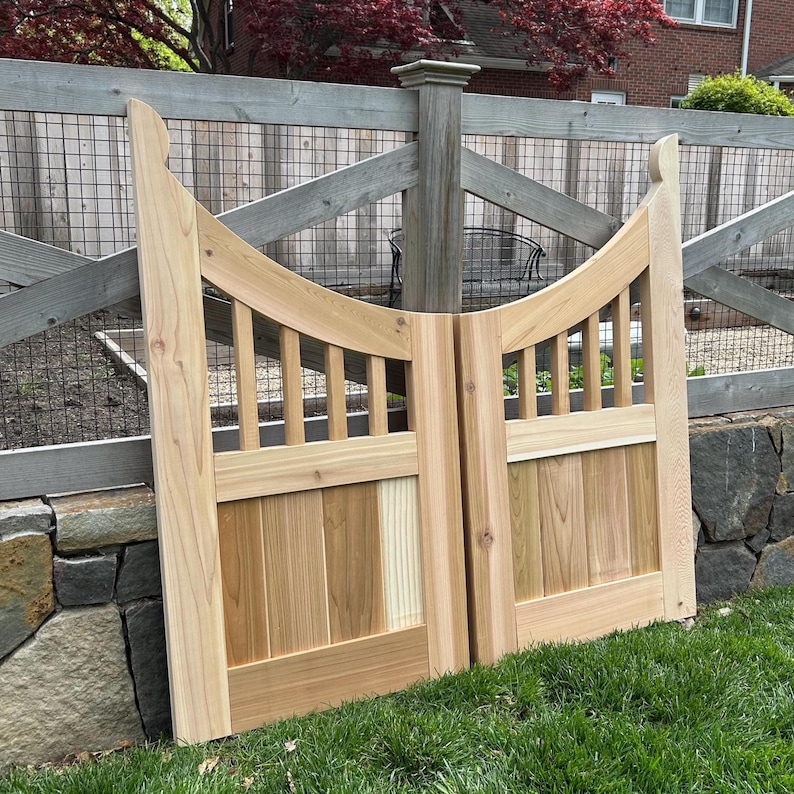 Double Deep Scallop Cedar Gate With Solid Panel - Etsy