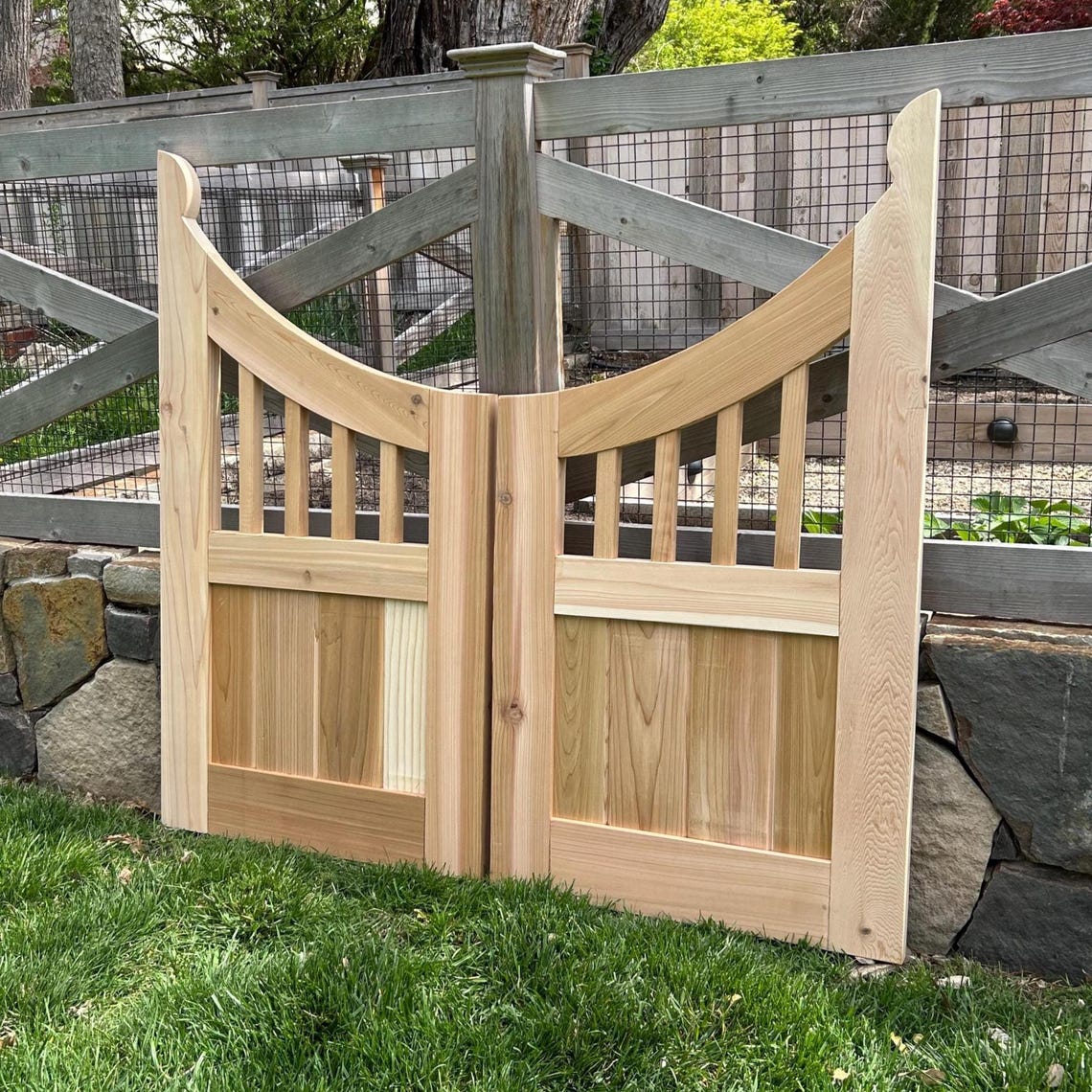 Double Deep Scallop Cedar Gate With Solid Panel - Etsy