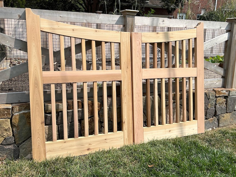 Scalloped Double Outdoor Cedar Gate With Balusters - Etsy