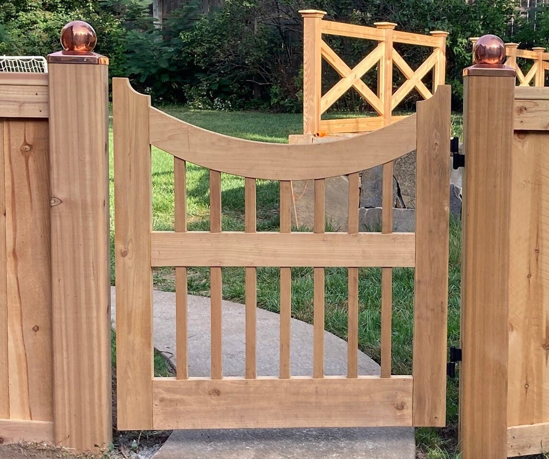 Scalloped Outdoor Cedar Gate With Balusters - Etsy