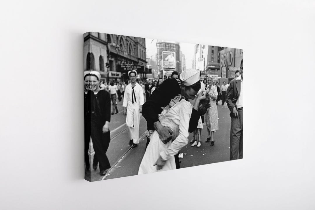 Kissing the War Goodbye VJ Day Kiss at Times Square Photo, Black White ...