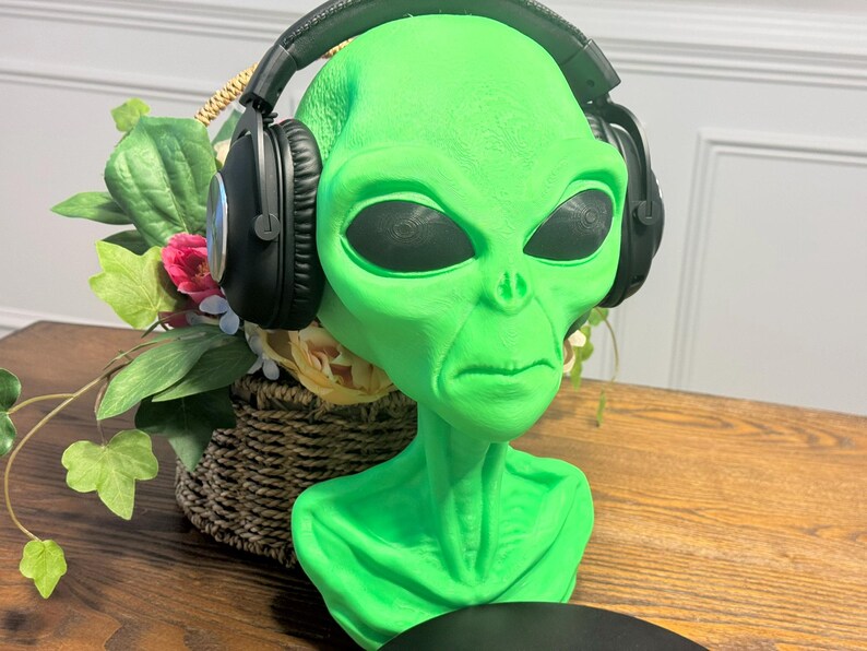 3D Printed Alien Headset Wall Mount / Alien Headset Wall Mount / Alien ...
