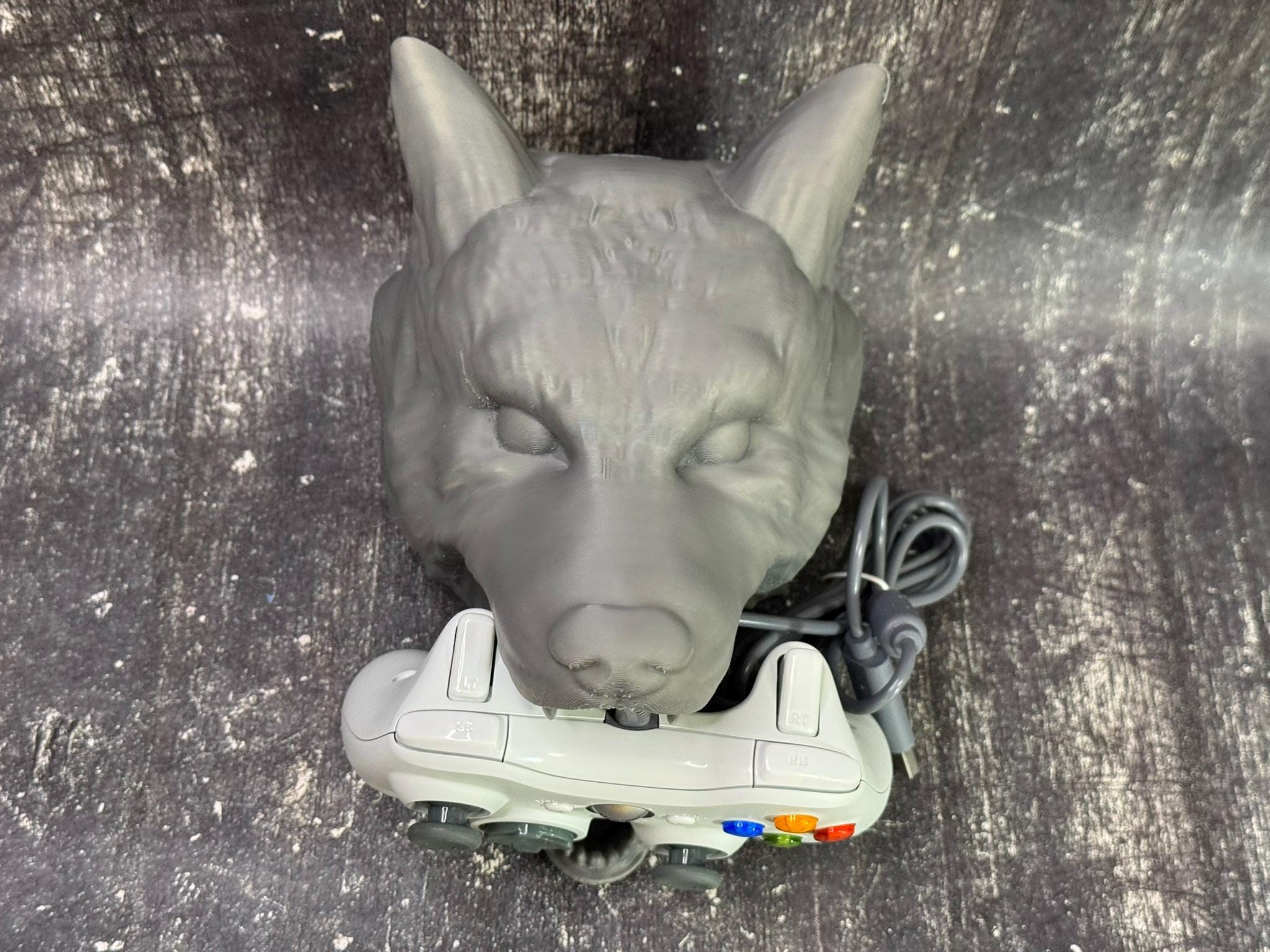 3D Printed Wolf Controller & Headphone Holder / Headphone Holder ...