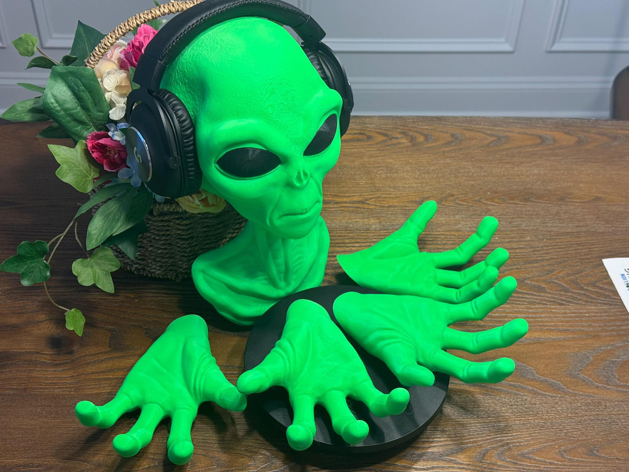 3D Printed Alien Headset Wall Mount / Alien Headset Wall Mount / Alien ...