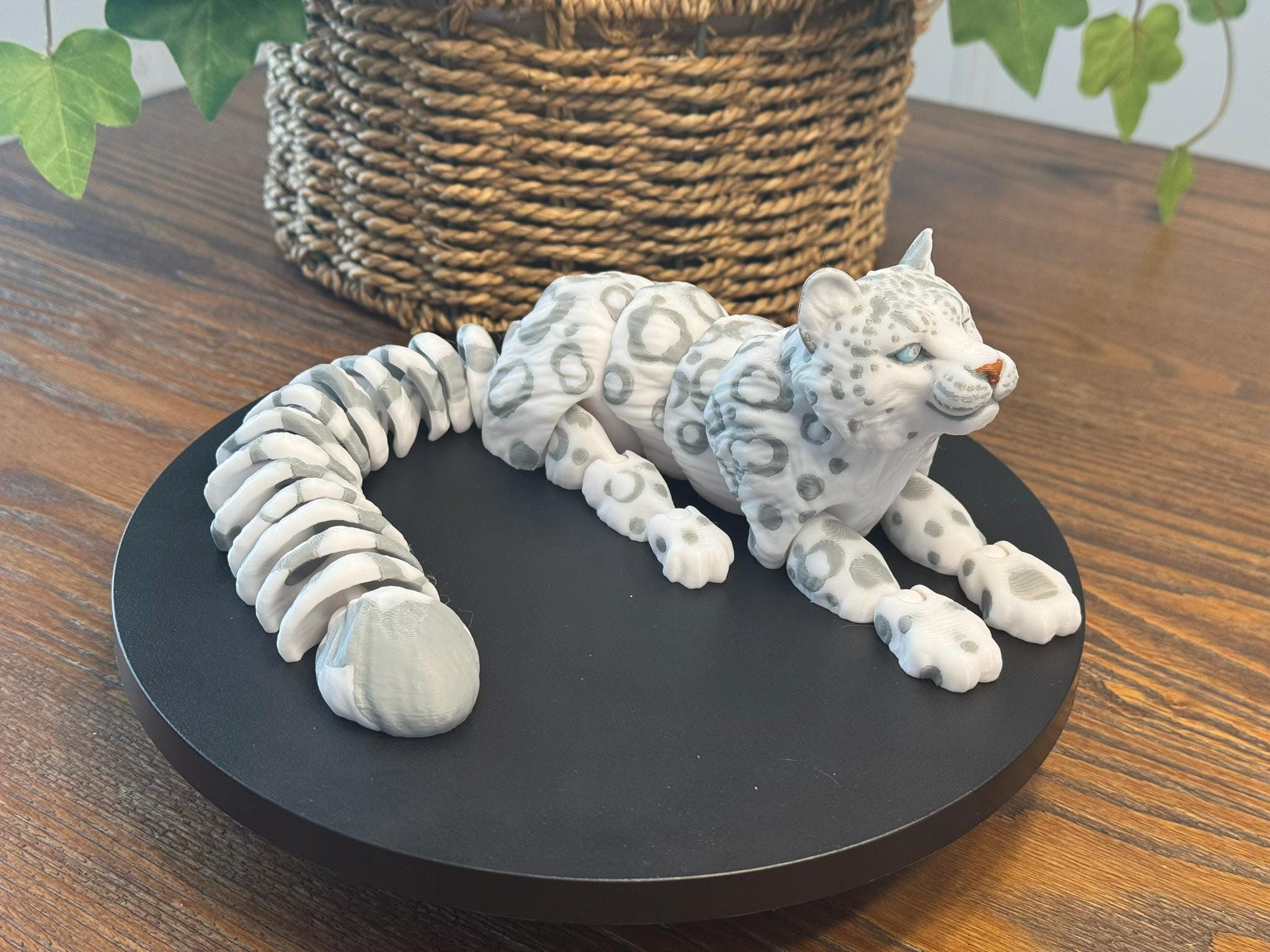 3D Printed Articulated Snow Leopard Family: Poseable Wildlife Decor - Etsy