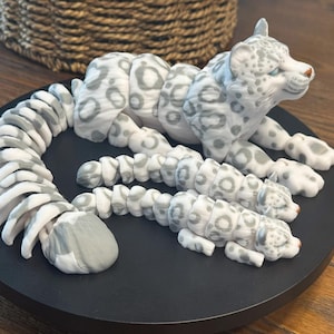 3D Printed Articulated Snow Leopard Family: Poseable Wildlife Decor - Etsy