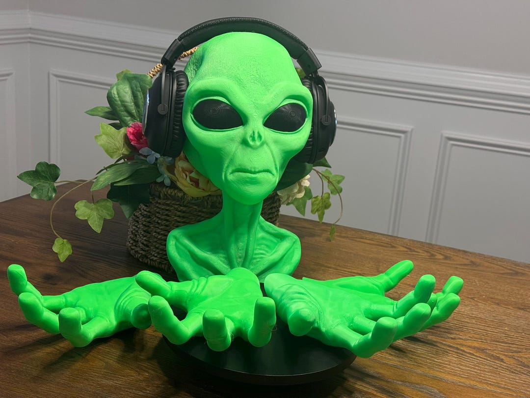 3D Printed Alien Headset Wall Mount / Alien Headset Wall Mount / Alien ...