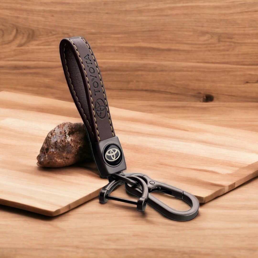 Genuine Toyota Leather Car Logo Keychain Toyota Keyring for Hilux RAV4 ...