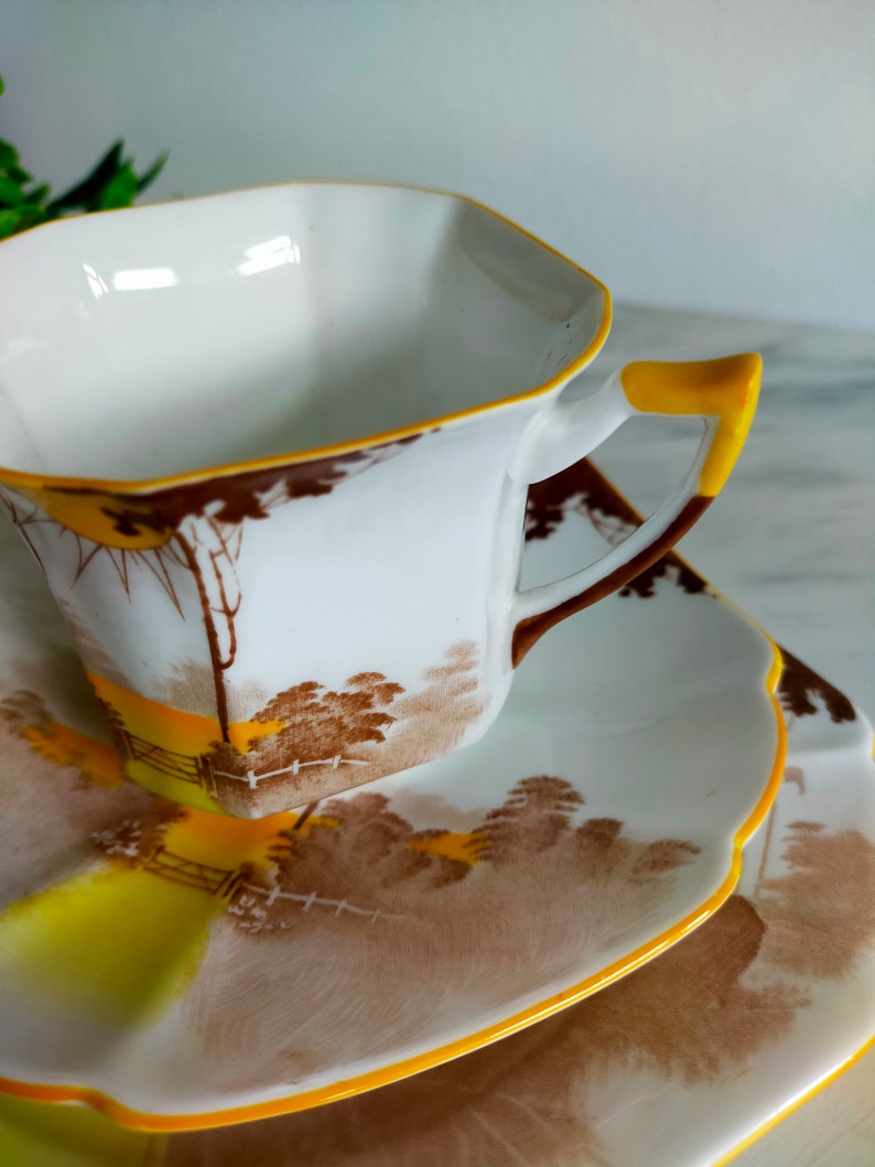 Trío de tazas de té Shelley, diseño de amanecer de árboles altos, forma ...