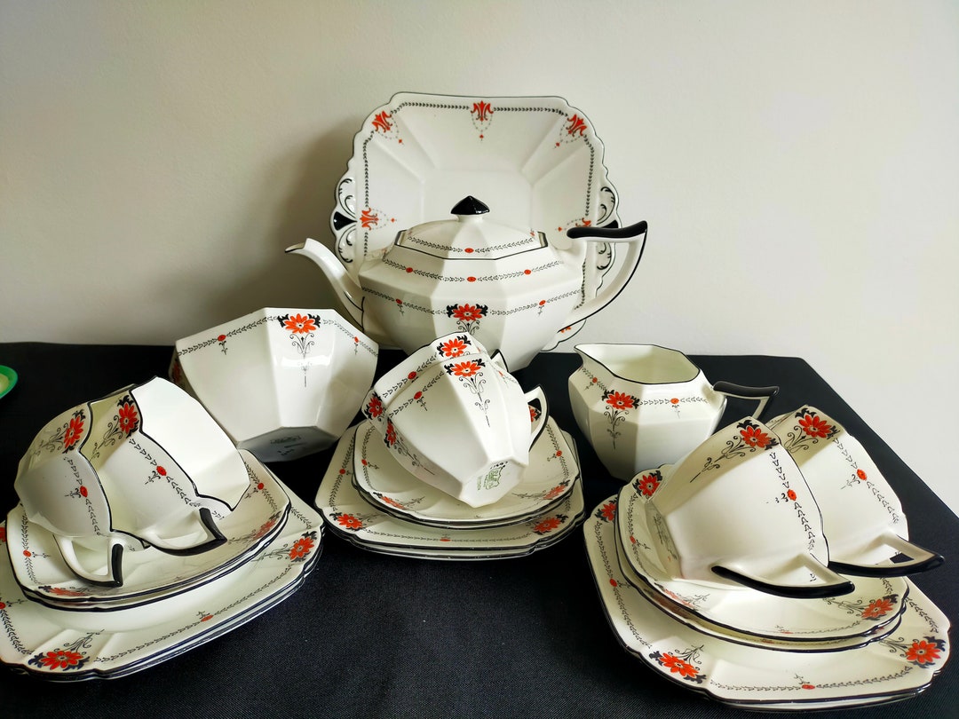 Shelley Queen Anne Shape Tea Set Red Daisy Pattern Teacup Trio Shelley ...