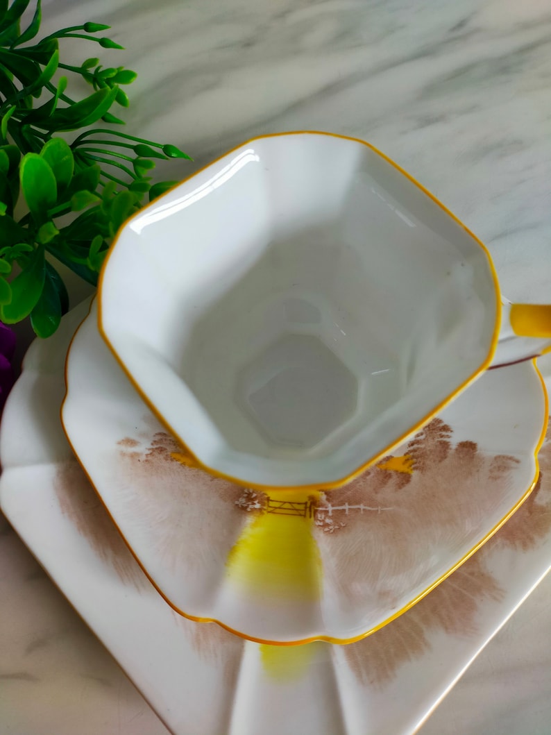 Trío de tazas de té Shelley, diseño de amanecer de árboles altos, forma ...