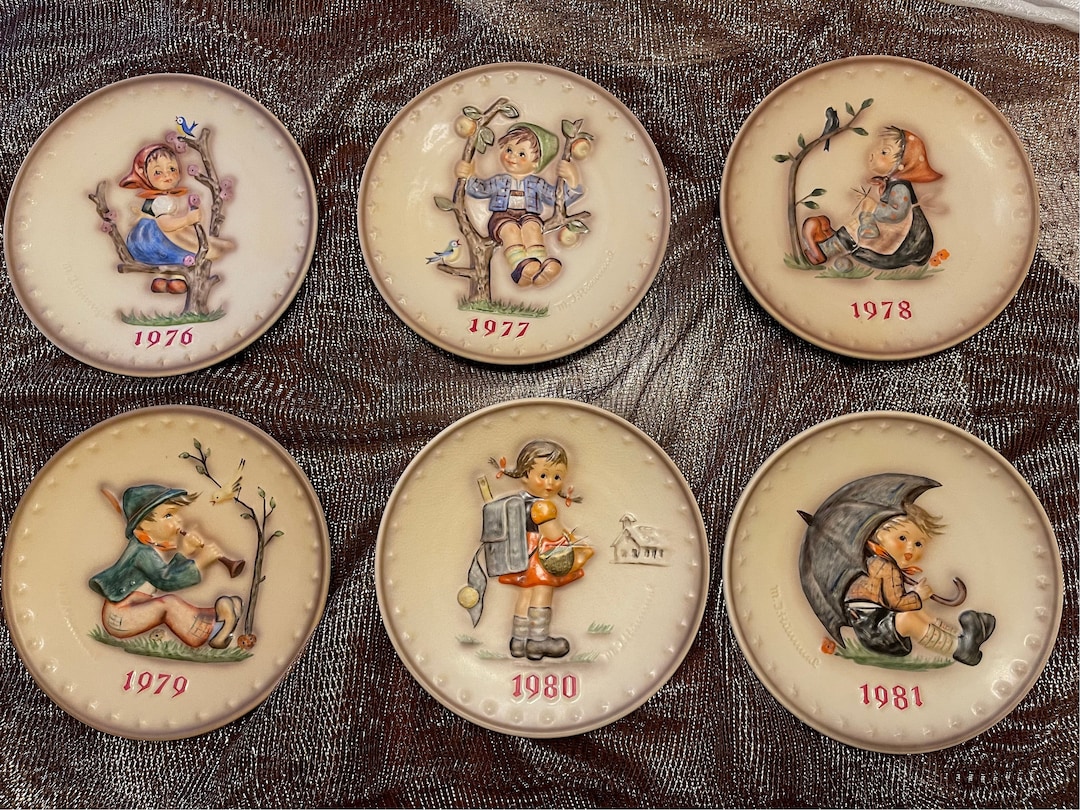 Hummel Annual Plate Collection 1971-1988 (17 Plates). Plates Are ...
