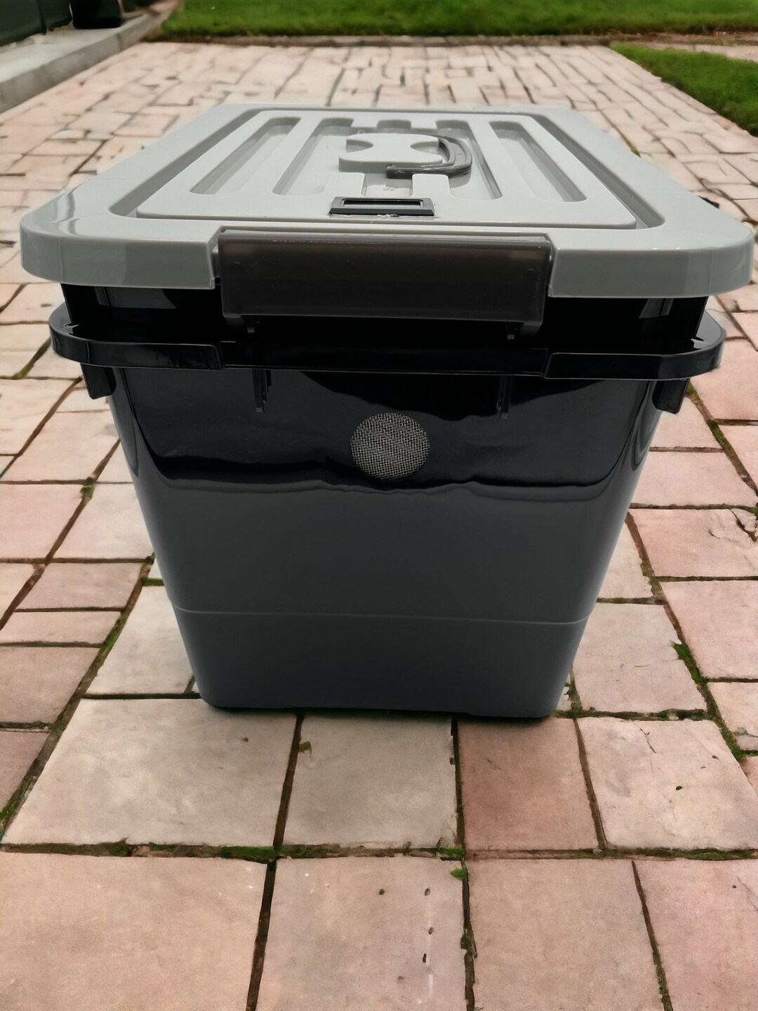 Dubia Self Cleaning Breeder Box Farm, Large 8 Gallon, Roach Breeding ...