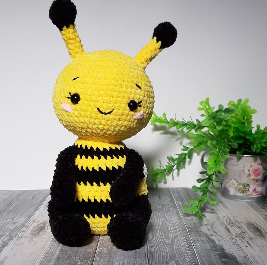 Sitting Mia the Bee, Handmade Crochet Amigurumi, Stuffed Animal, Soft ...