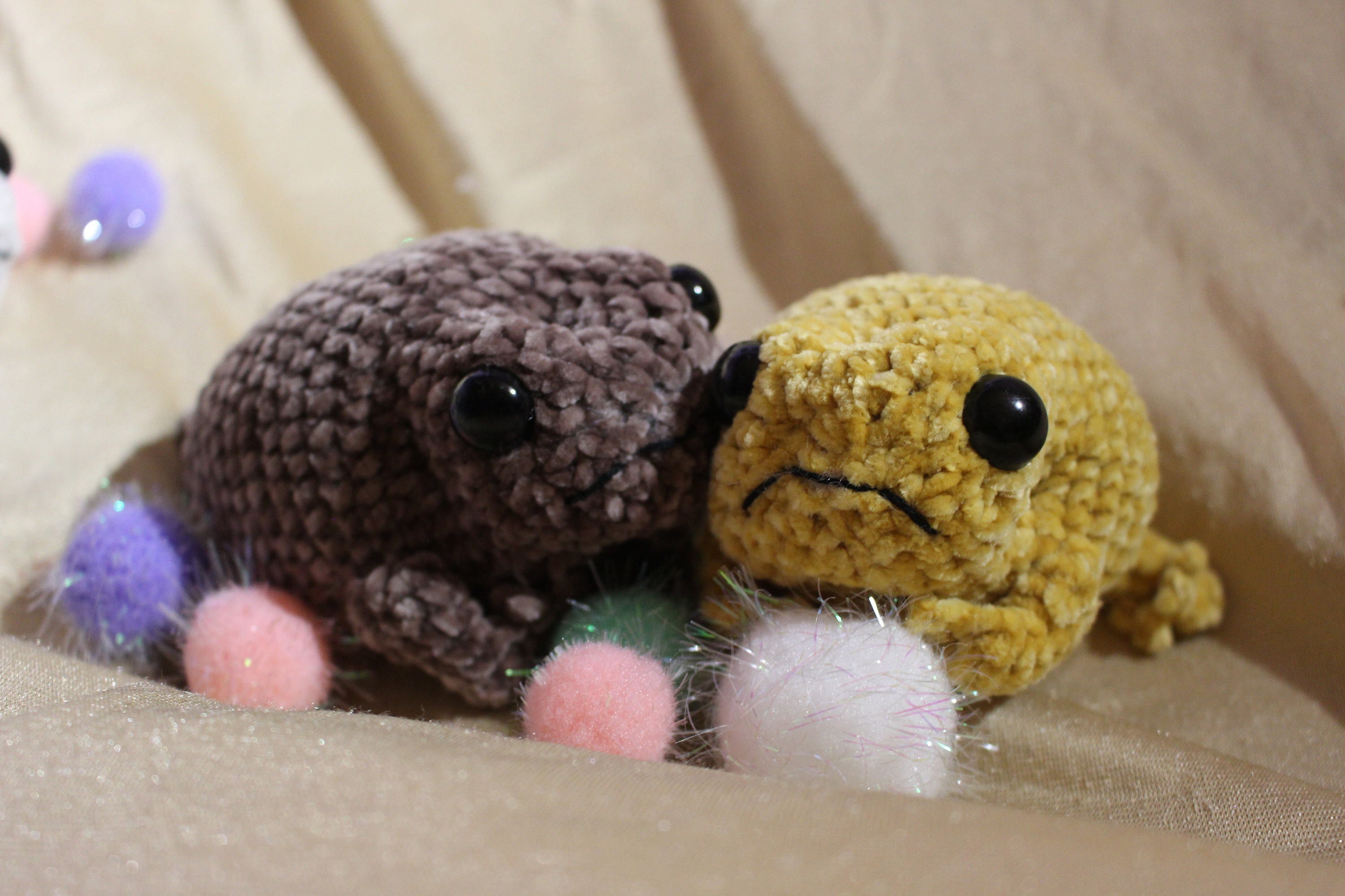 Cute Crochet Rain Frog Plush With Squeaker Inside Grumpy Squeaky Frog ...