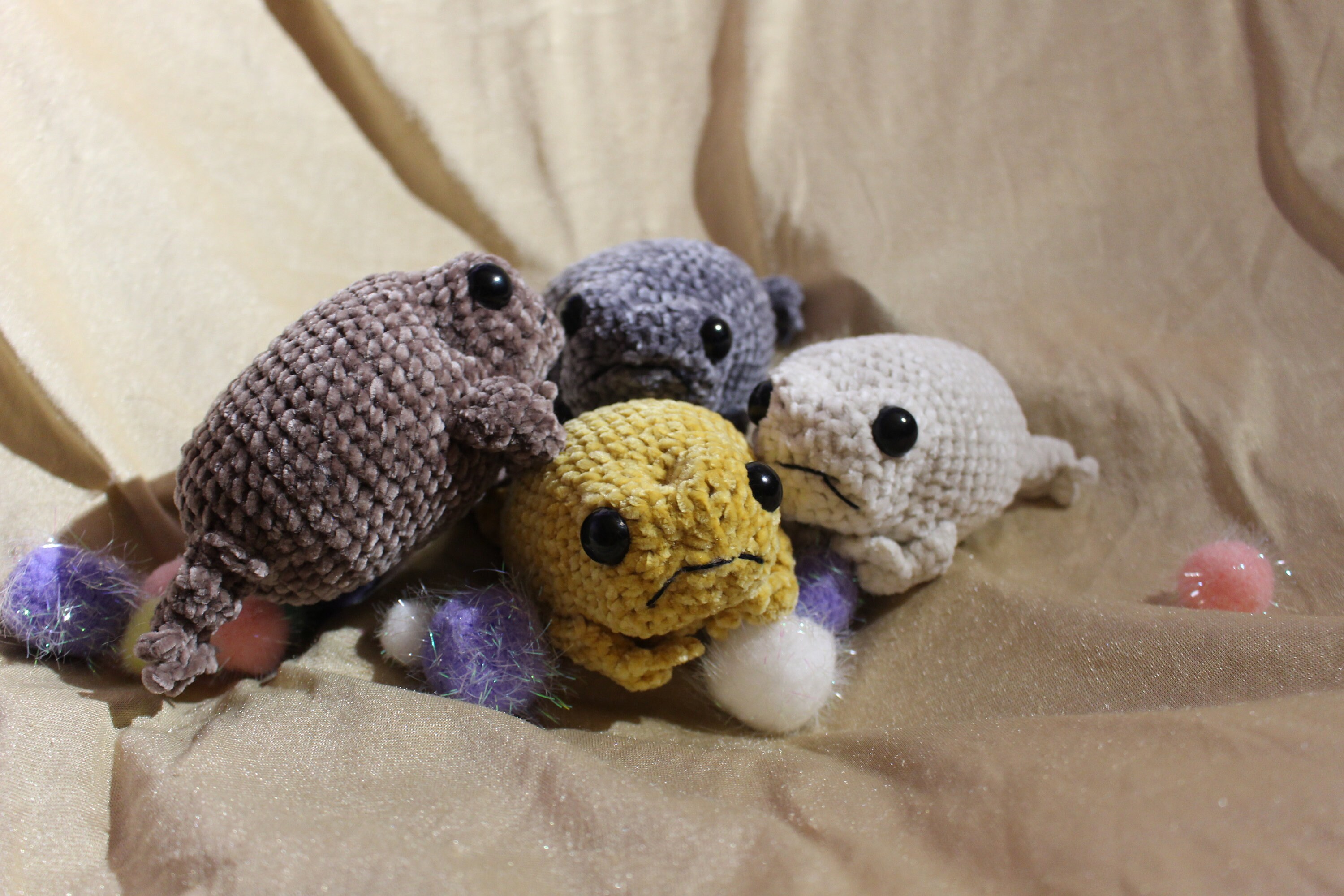 Cute Crochet Rain Frog Plush With Squeaker Inside Grumpy Squeaky Frog ...