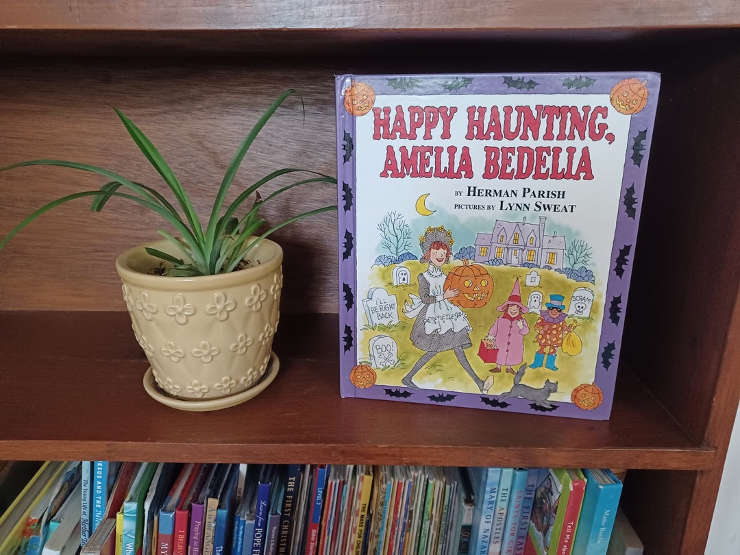 Happy Haunting, Amelia Bedelia, by Herman Parish, Illustrated by Lynn ...