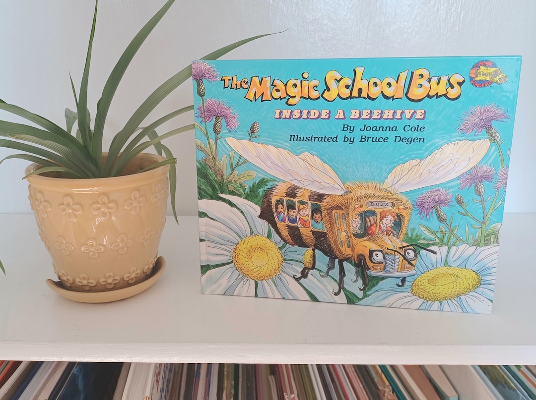The Magic School Bus Inside A Beehive, by Joanna Cole, Illustrated by ...