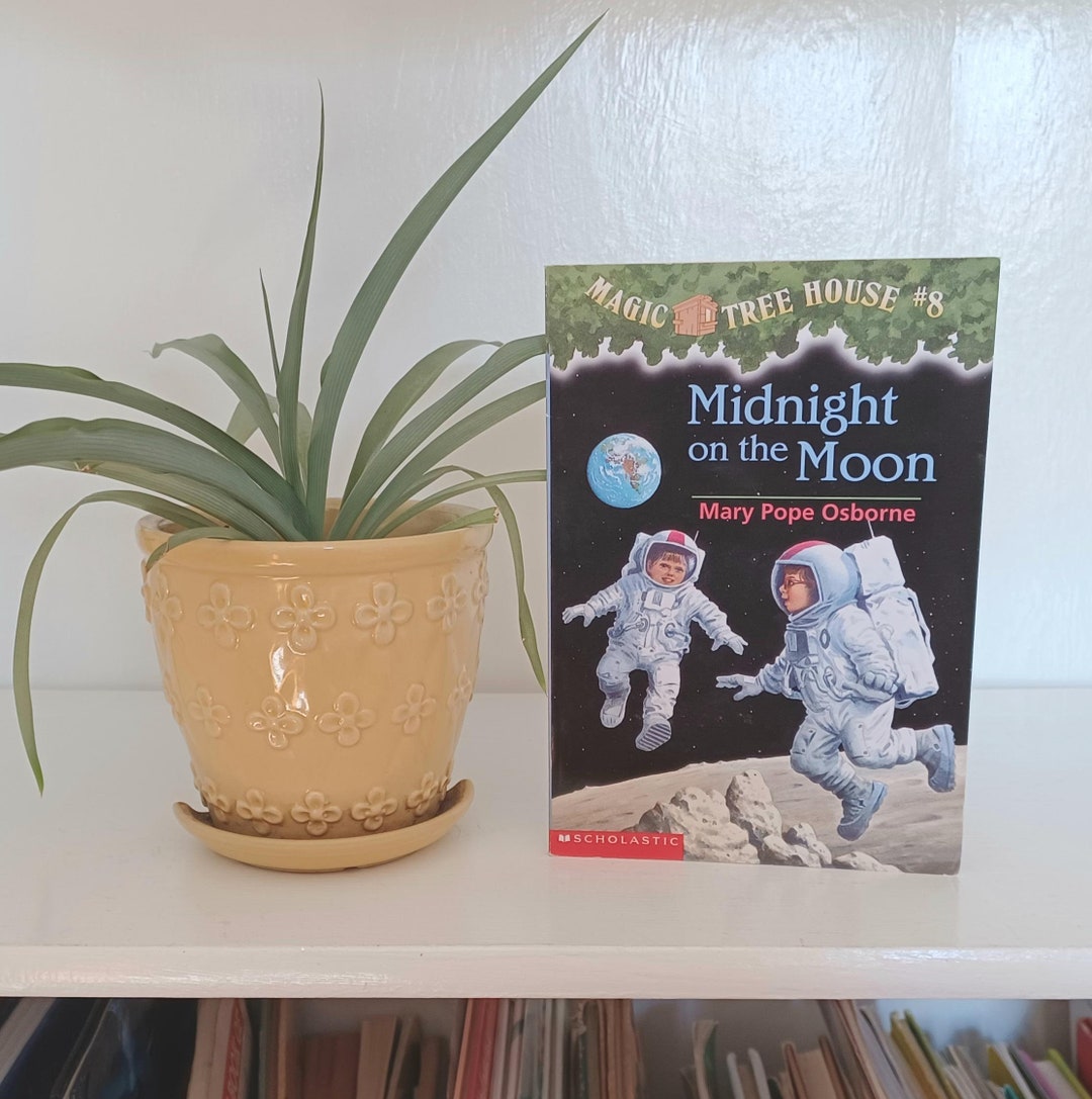 Midnight on the Moon, Magic Tree House #8, by Mary Pope Osborne, Junior ...