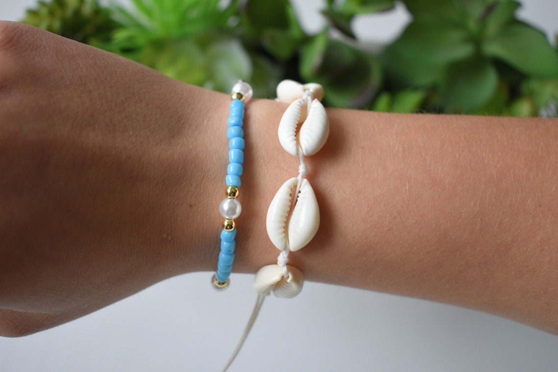 Beaded Blue With Puka Shell Adjustable Bracelet Set | Pearl Jewelry ...