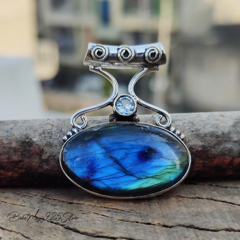 Labradorite Pendant - Etsy
