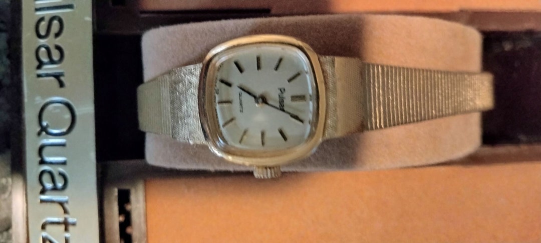 Pulsar Quartz -wristwatch - Etsy