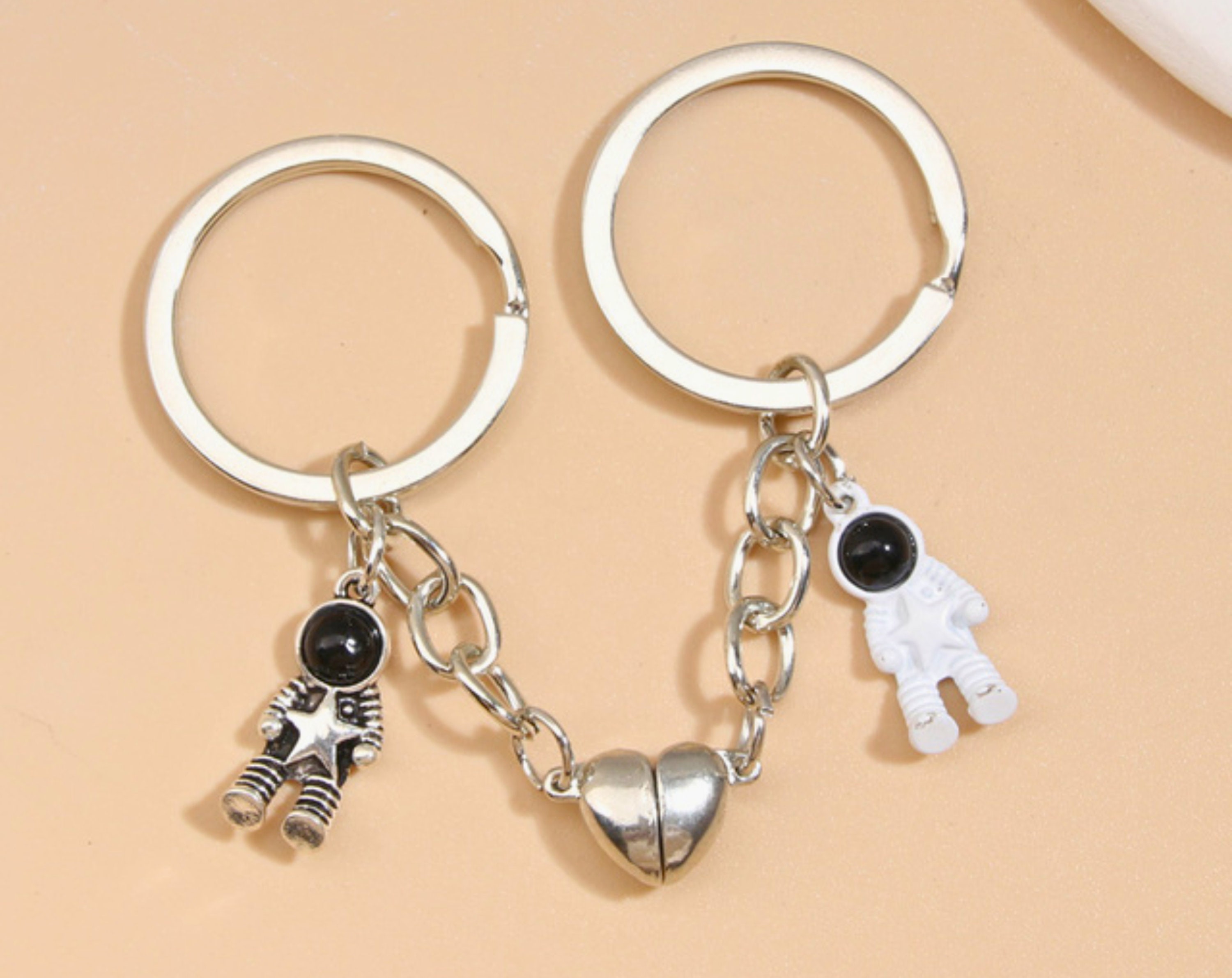 Cute Couple Loving Magnetic Connect Astronaut Keychain Charm Astronaut ...