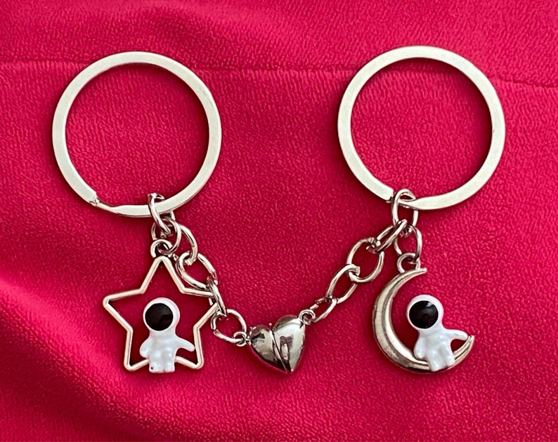 Cute Couple Loving Magnetic Connect Astronaut Keychain Charm Astronaut ...