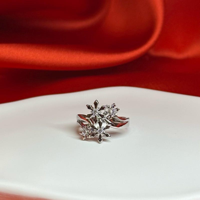 Silver Band Snowflake Ring - Etsy UK