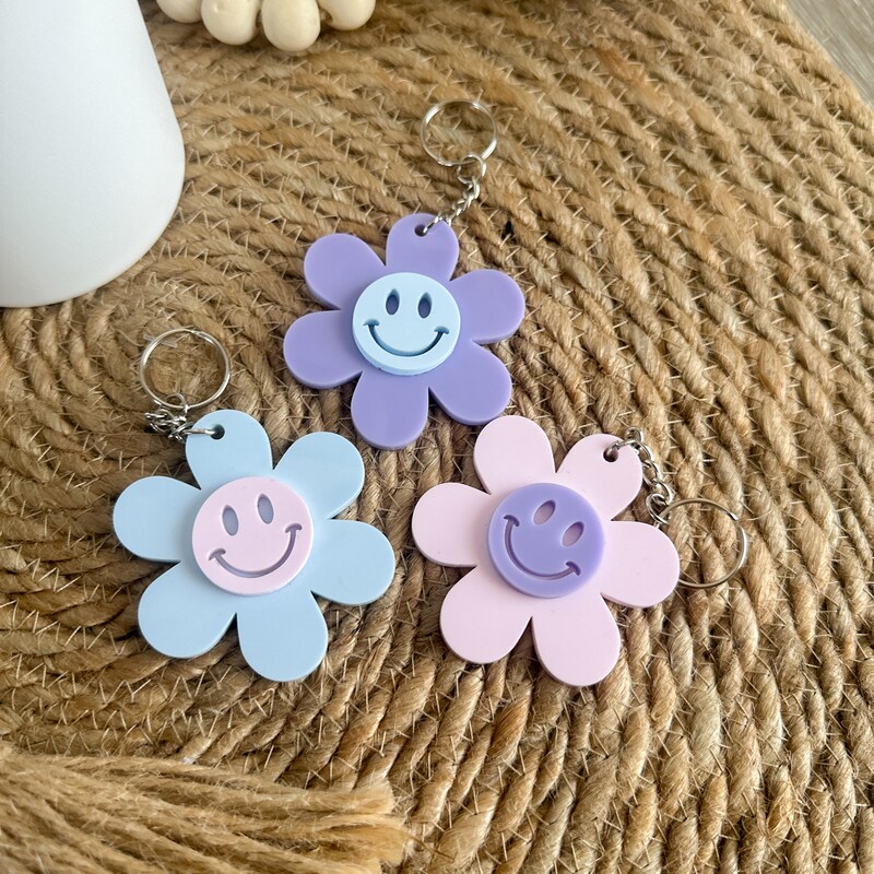 Daisy Keychain - Etsy