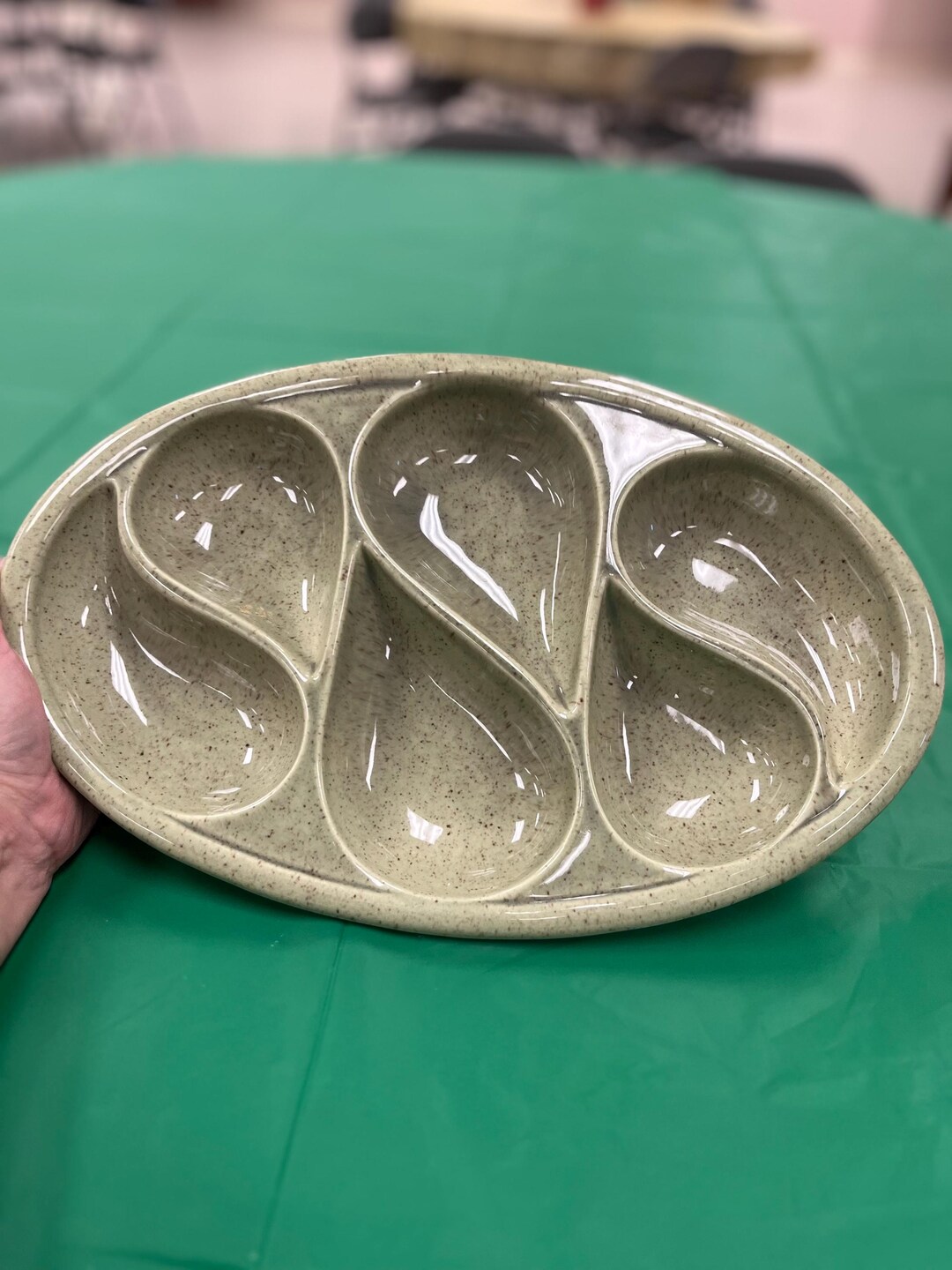 Vintage Green RED WING Divided PLATTER Number 802. Vintage but Looks New. Excellent Condition No ...