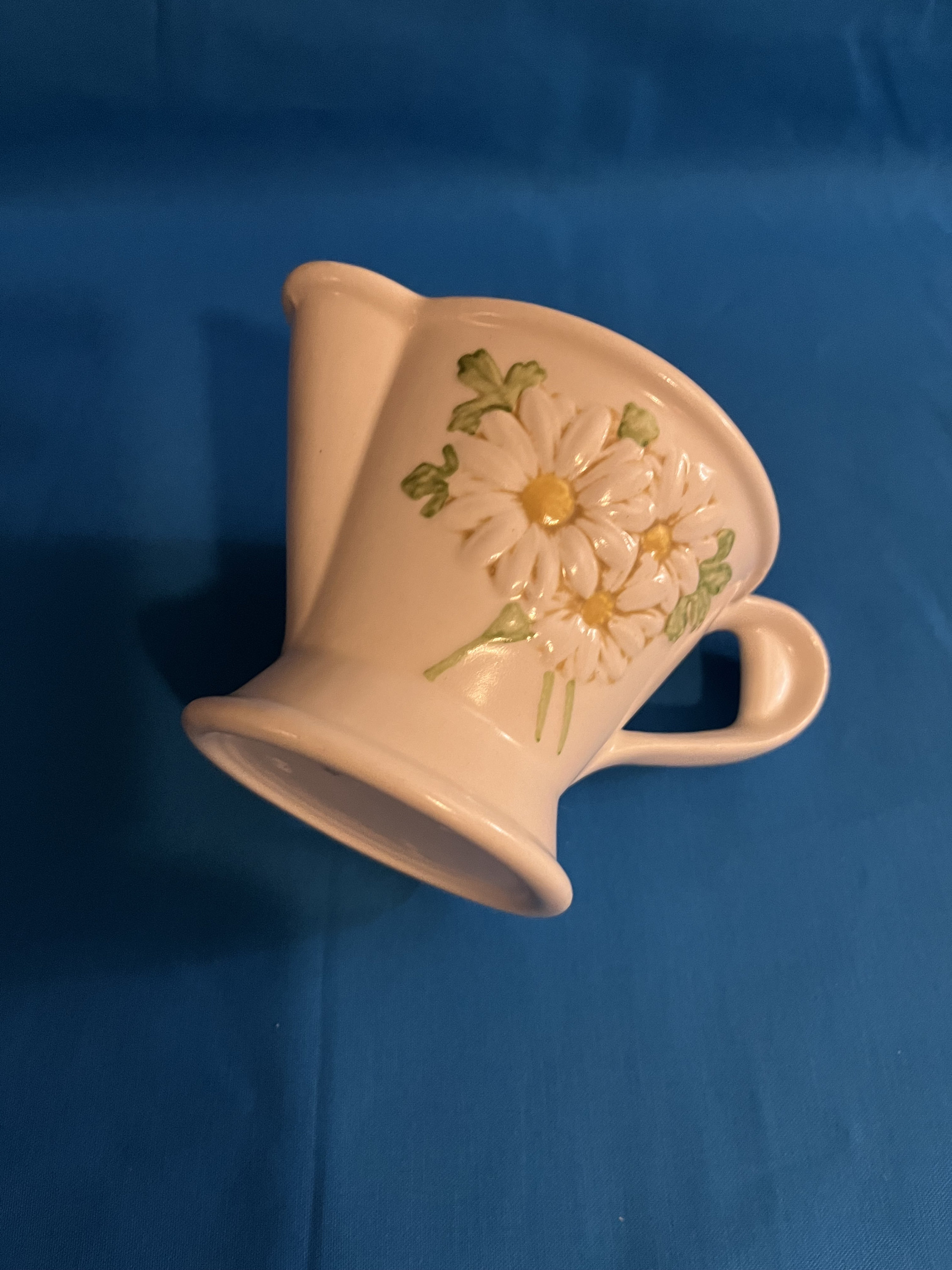 Vintage Metlox POPPYTRAILS SCULPTURED DAISIES Cream Pitcher. Excellent ...